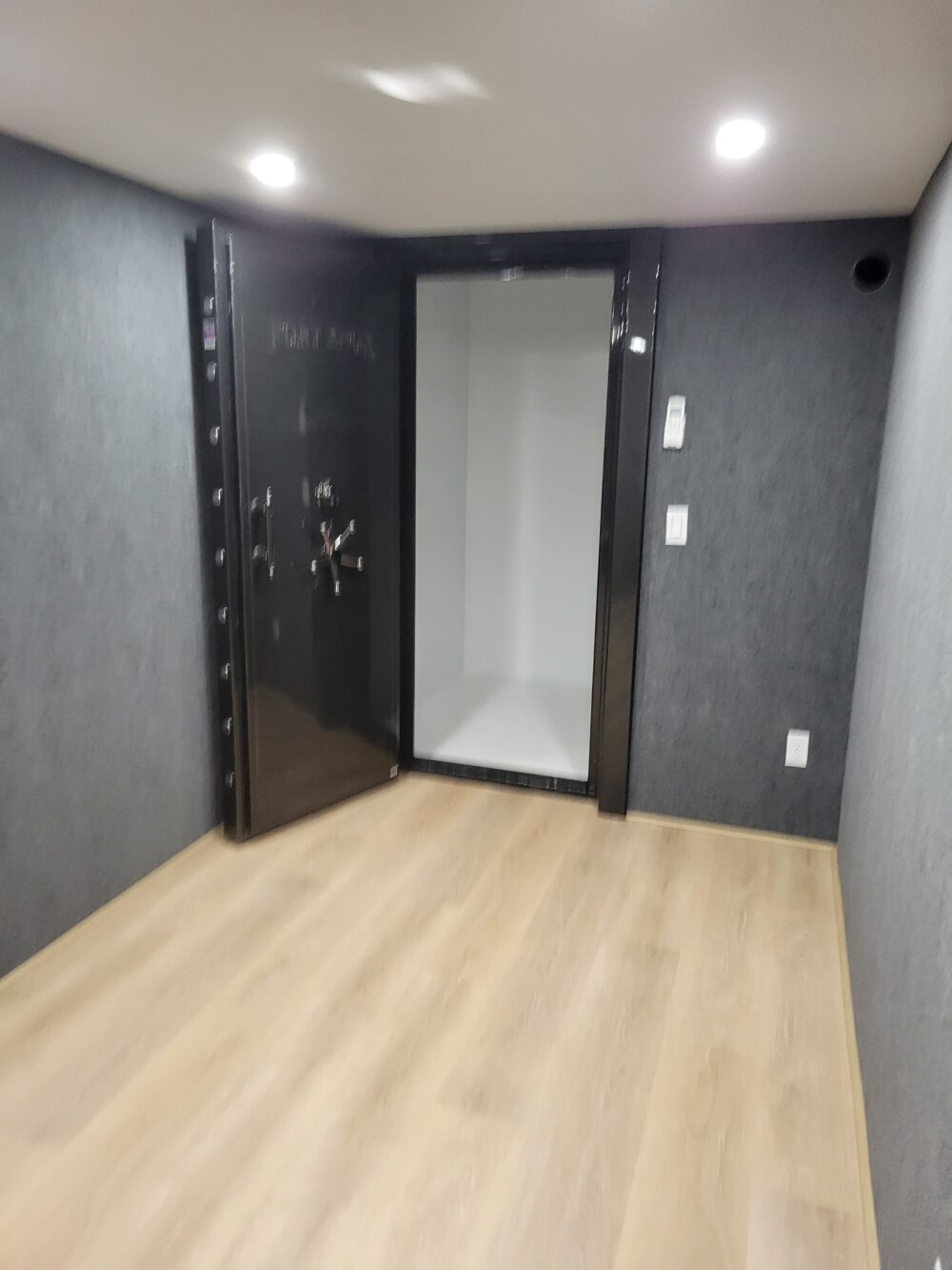 Gun Vaults - The Largest And Most Secure Walk In Gun Vaults!